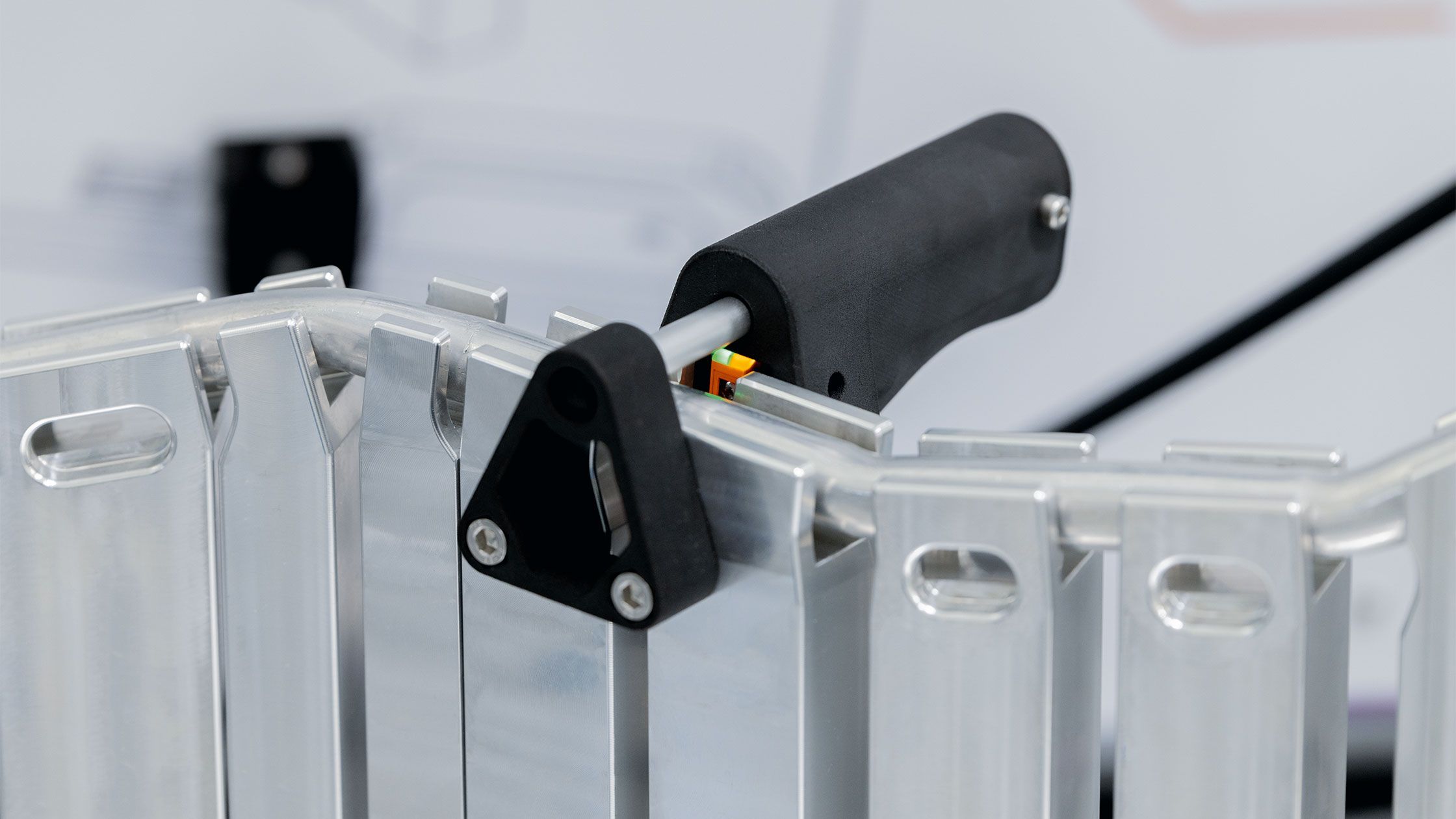 O8 miniature rectangular photoelectric sensor applications | ifm - ifm