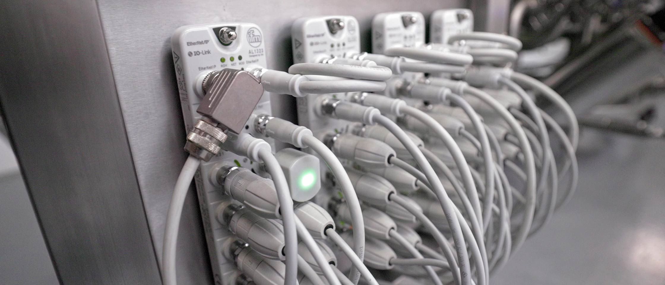 Case Study: Wiring without control cabinets - ifm