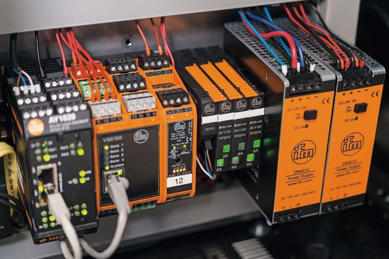 Battery swapping station for electric vehicles - ifm