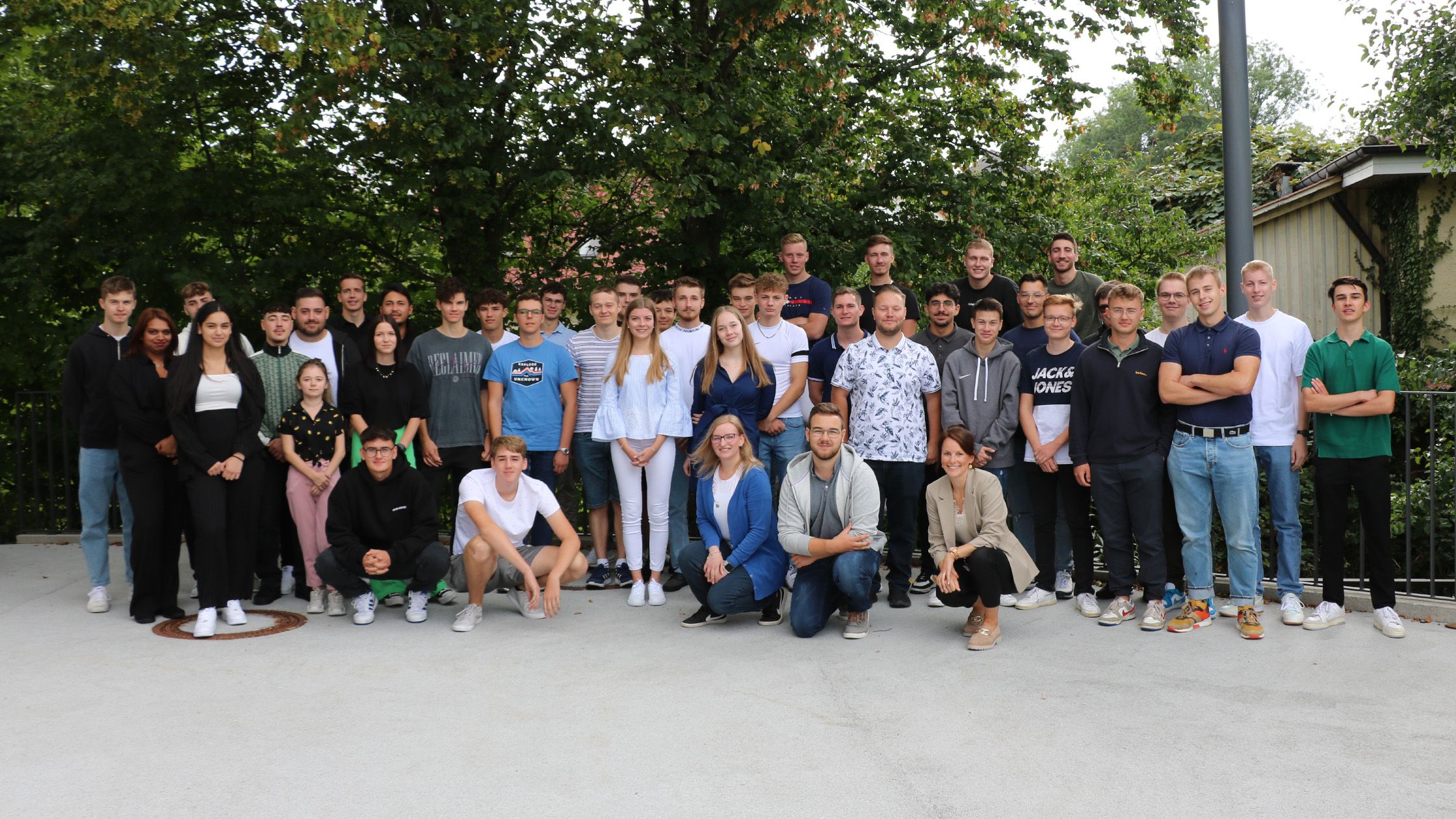 2022: 50 neue Auszubildende und dual Studierende - ifm