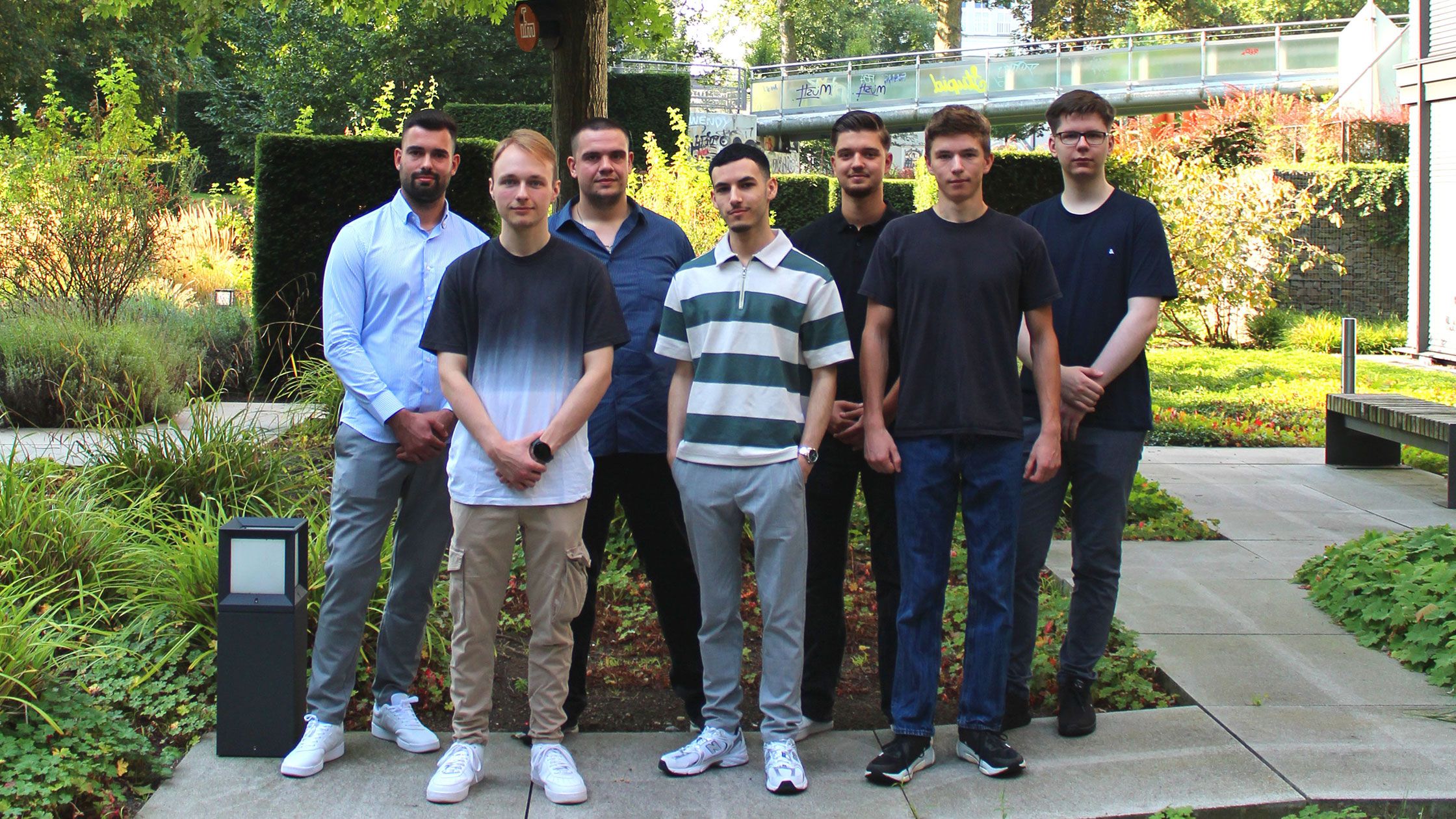 70 Azubis und dual Studierende starten Laufbahn bei ifm - ifm