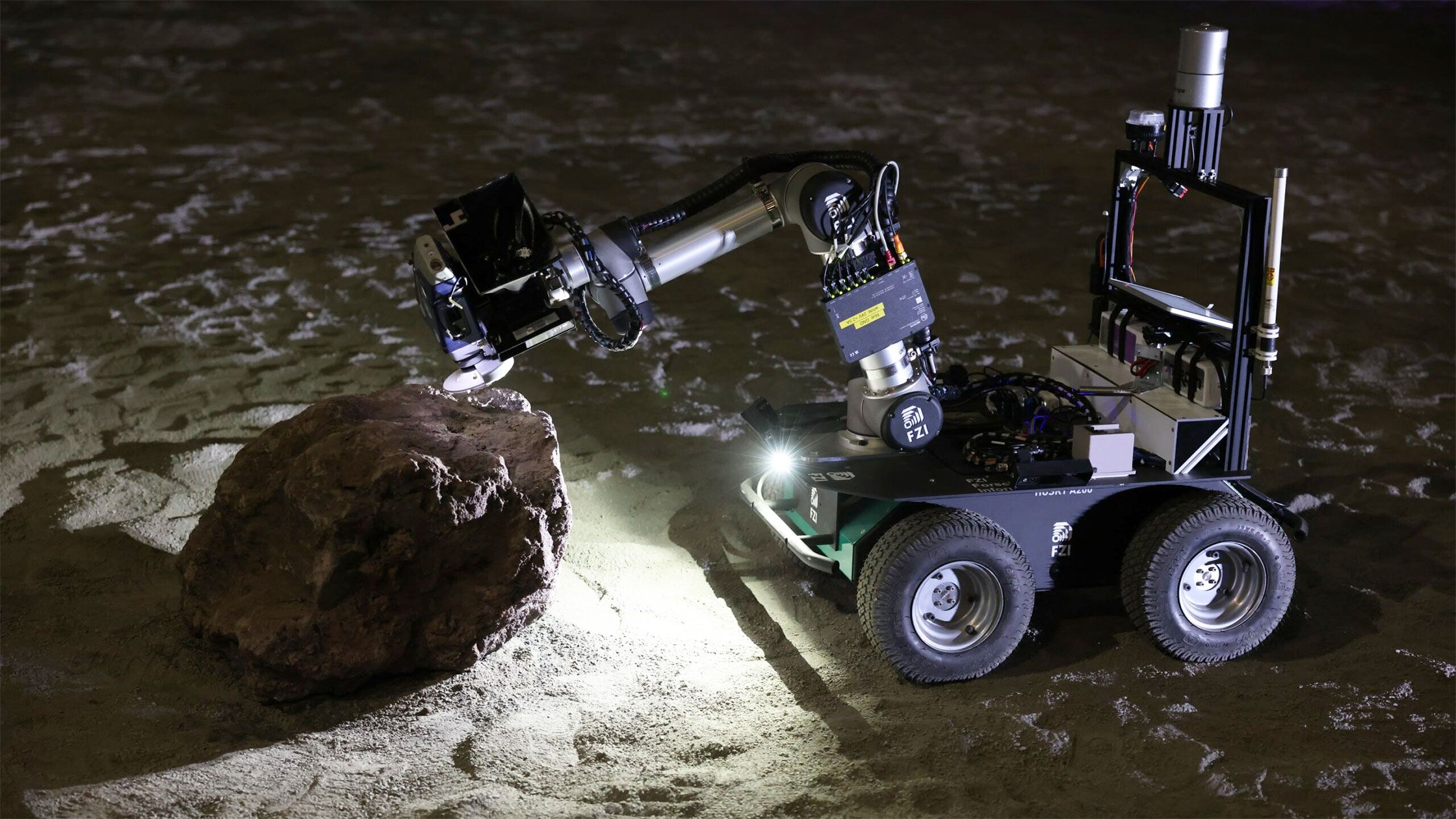 Autonomous robots for the Moon - ifm