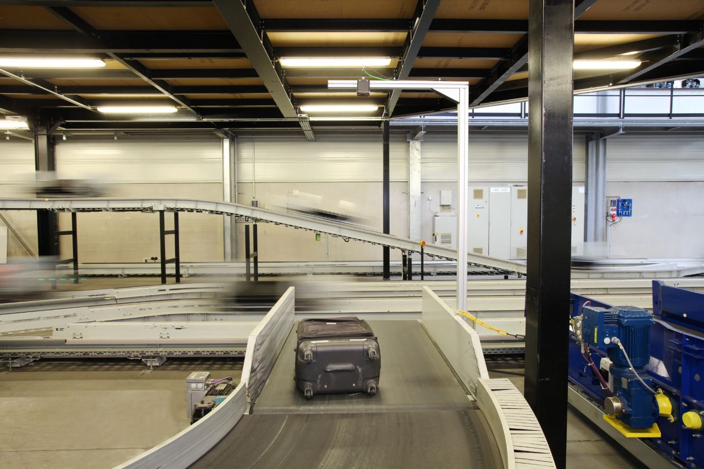 Application report: BEUMER – 3D safety check for the suitcase roller ...