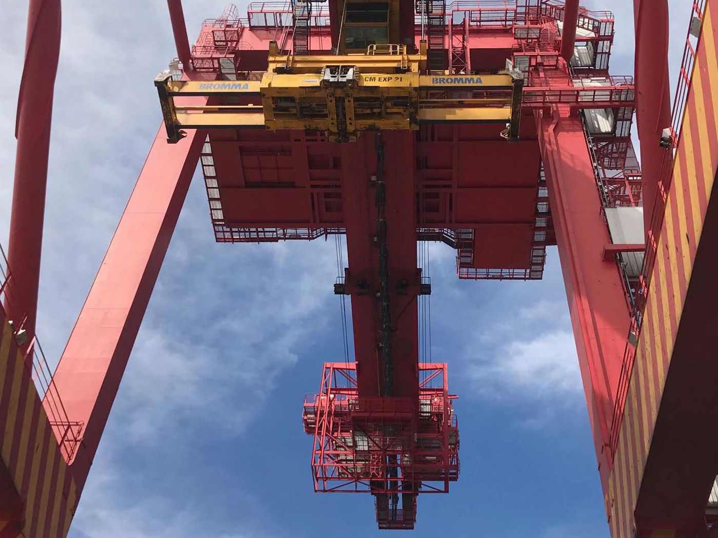 Case Study: Sensors to improve safety in the port - ifm