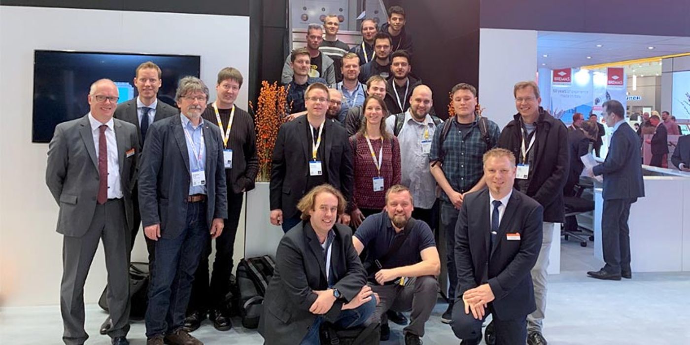 Industrie 4.0: TBS1 Bochum besucht ifm auf der HMI 2019 - ifm