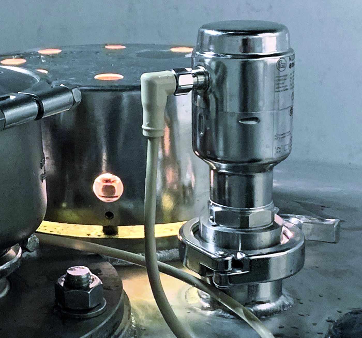 Radar level sensor: fast and precise up to 10 m - ifm