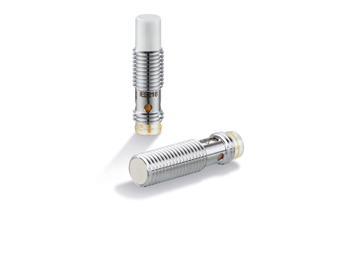 Long range in miniature format: inductive sensor in M8 design - ifm