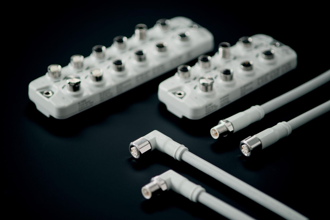 System components using DataLine IP69K IO-Link masters - ifm